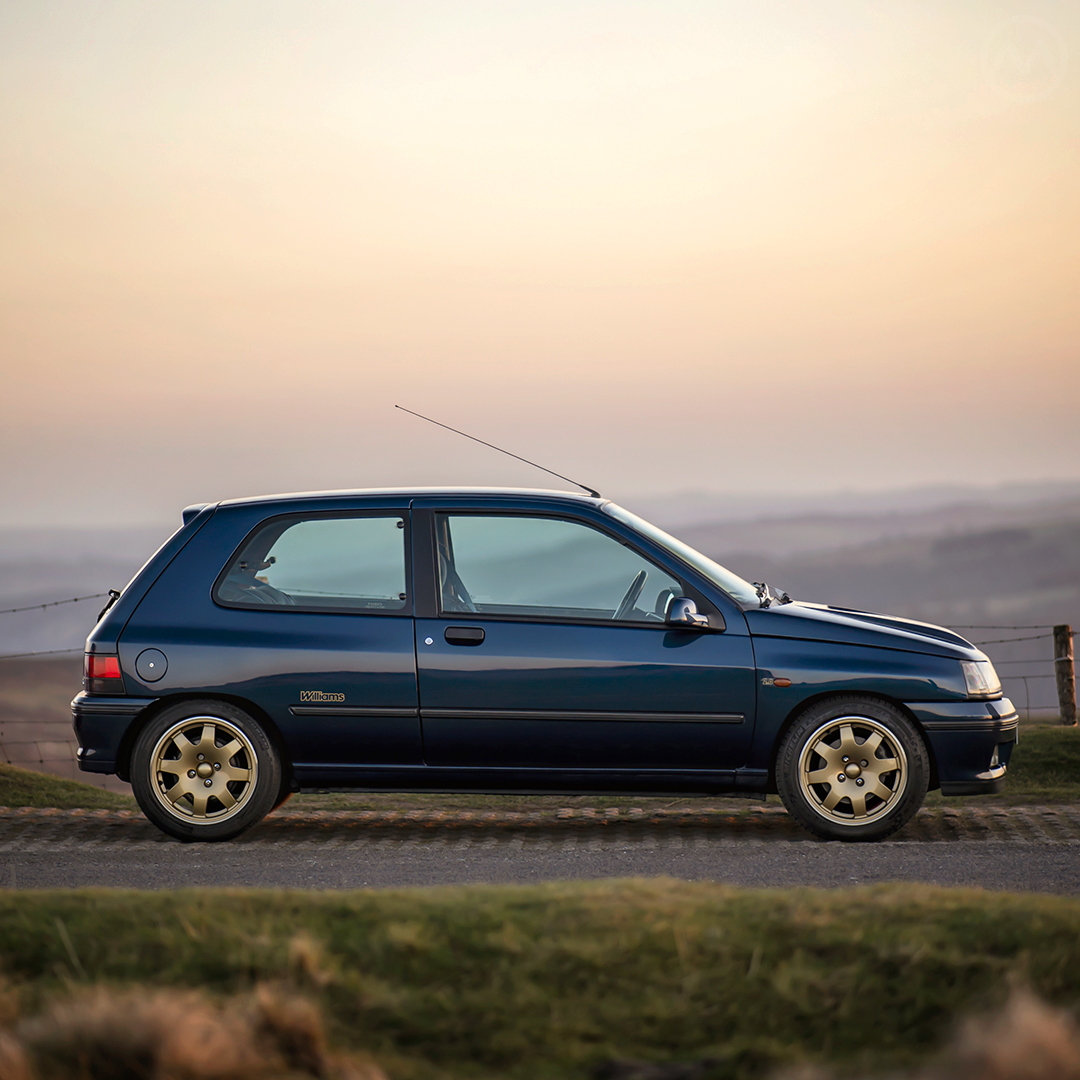 Renault Clio Williams: The F1 Hot Hatch - Old Motors